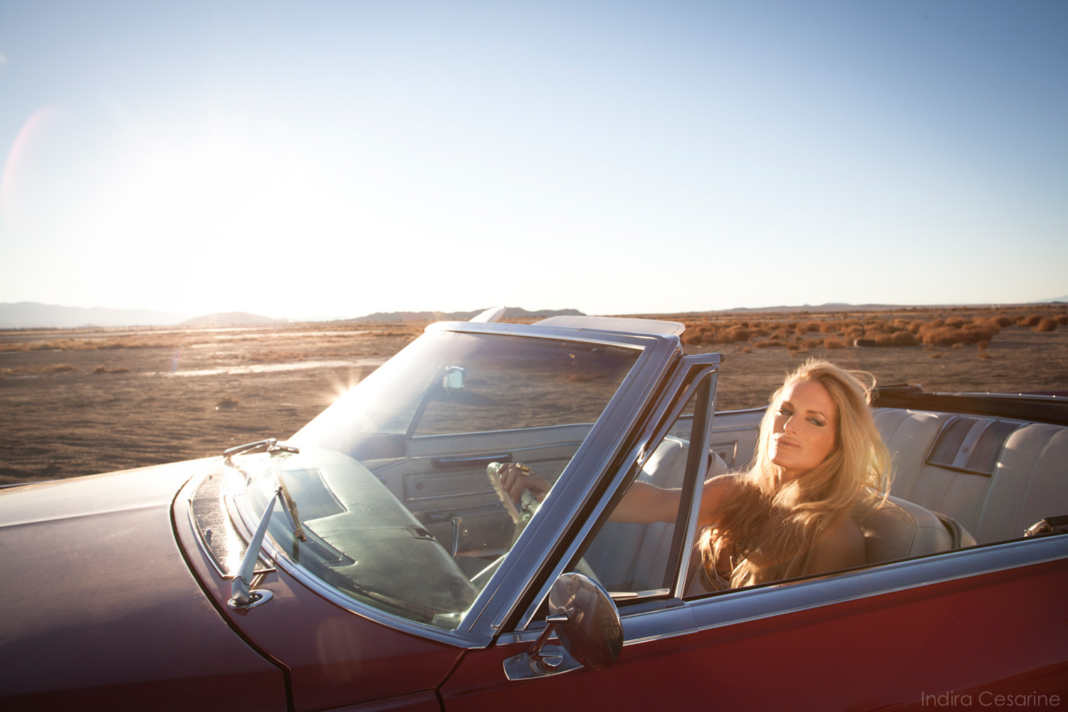 LAURA COMFORT | Indira Cesarine